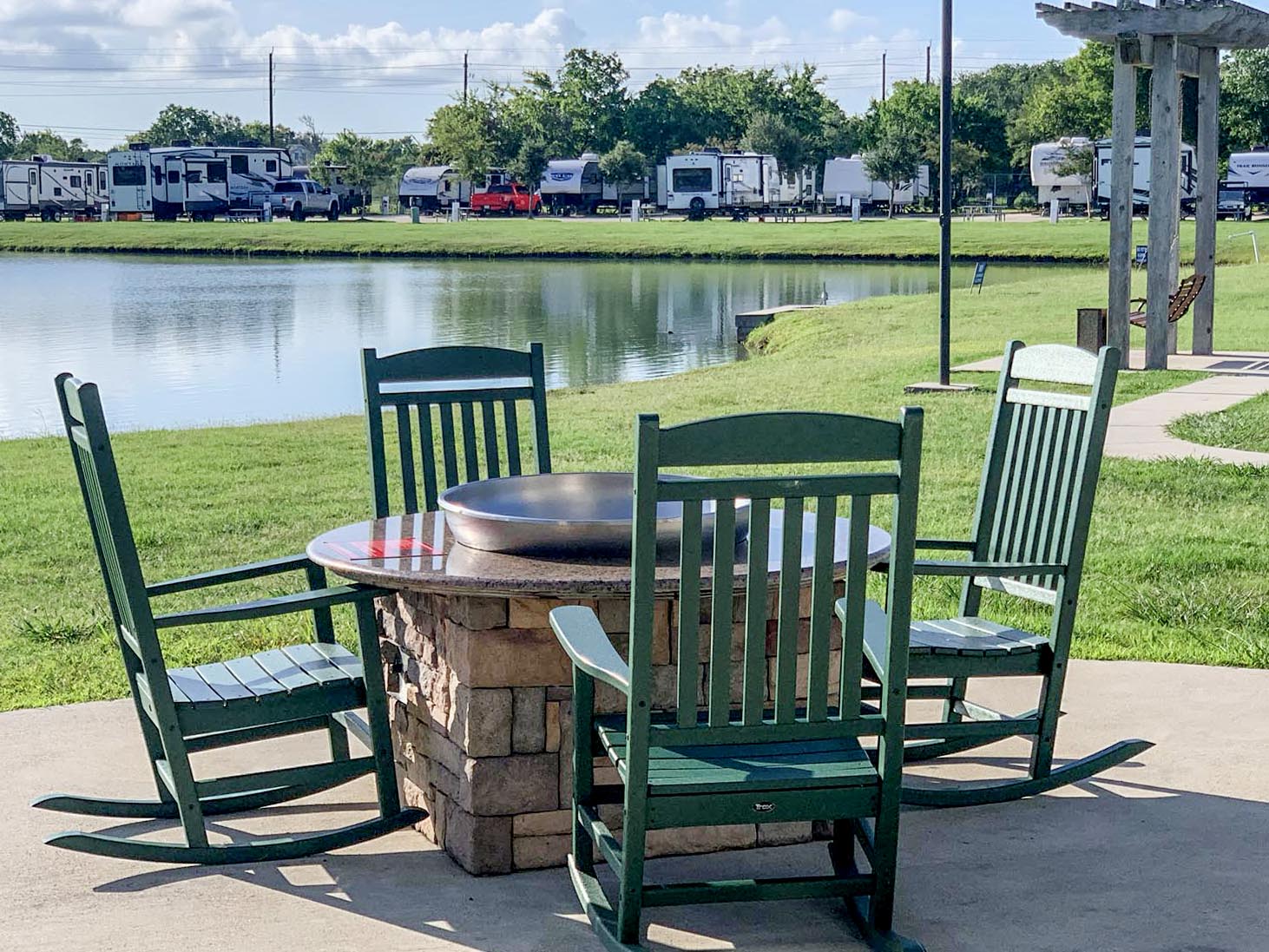 Mont Belvieu RV Resort | Long Term RV Park East Houston Texas